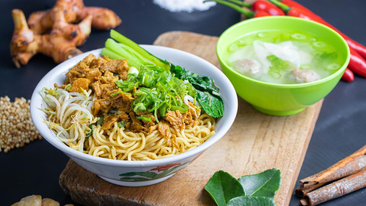 Mie Ayam: Sajian Klasik yang Selalu Menggugah Selera